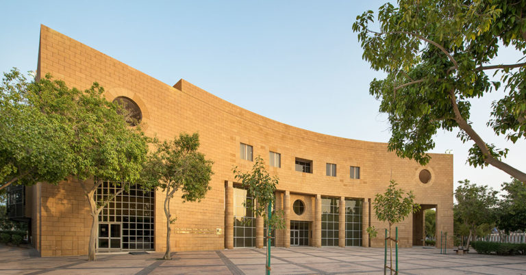 The King Abdulaziz 18 years Library and Auditorium | Omrania